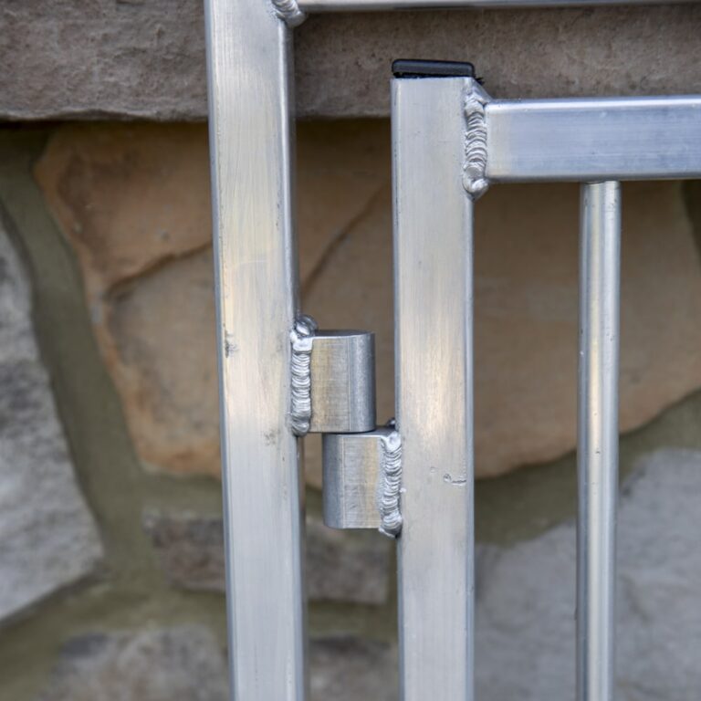 Aluminum Dog Kennel Dividers | Keep Your Pets Safe